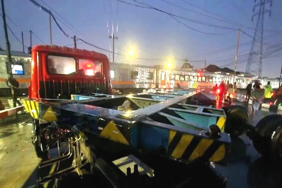 Kronologi Tabrakan Kereta Api Harina dan Truk Trailer di Kaligawe ...